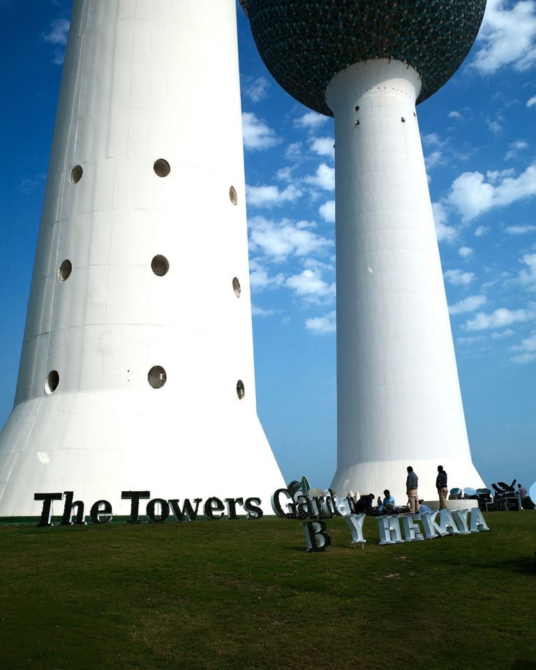 200+ Mirrors Turn Kuwait Towers Garden Into a Cultural Landmark - Scoop ...